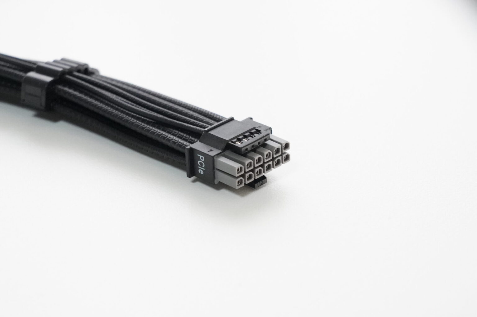 RTX5070Tiの推奨電源容量。おすすめ電源ユニットもご紹介。